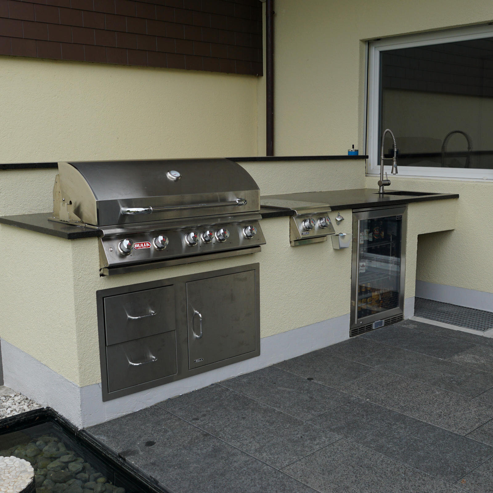 Bull BBQ Außenküche auf der Terrasse