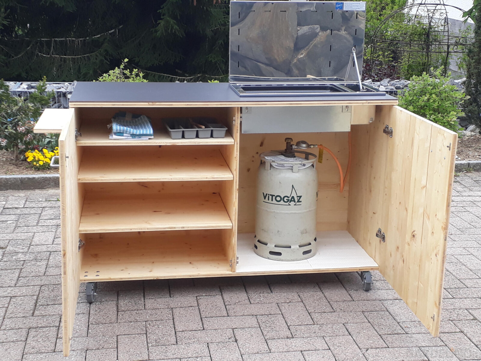 Grillwagen mit Plancha