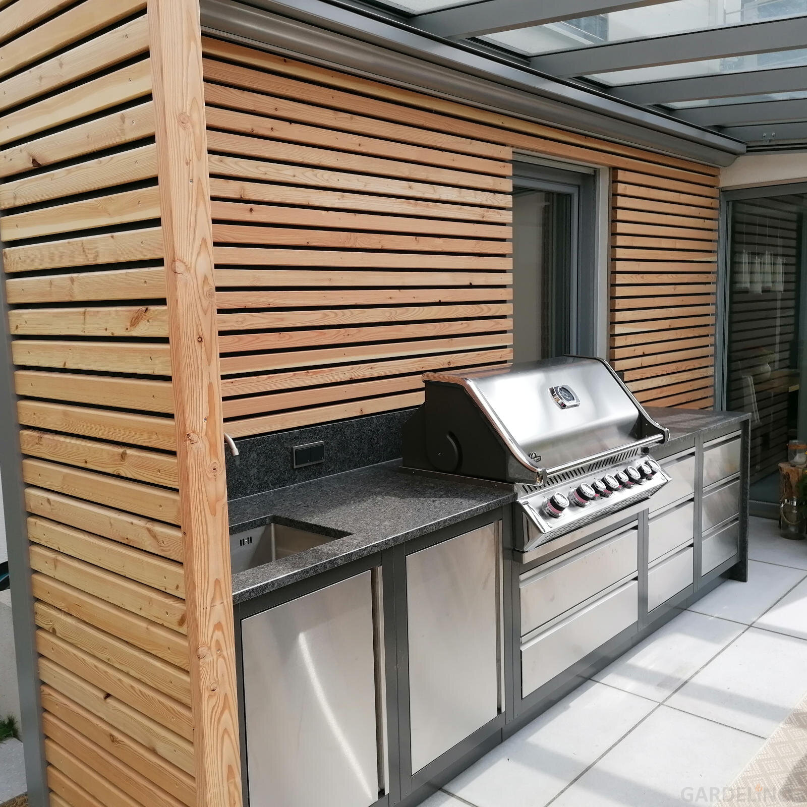 Outdoorküche auf Dachterrasse mit Napoleon Oasis Bericht